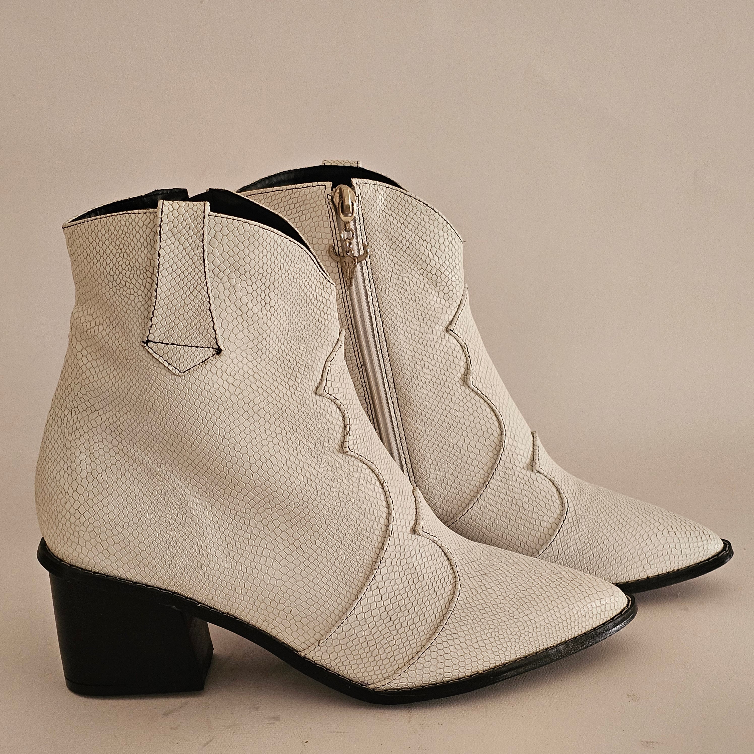 LAS NAYARITAS – LOURETTE MEXICO